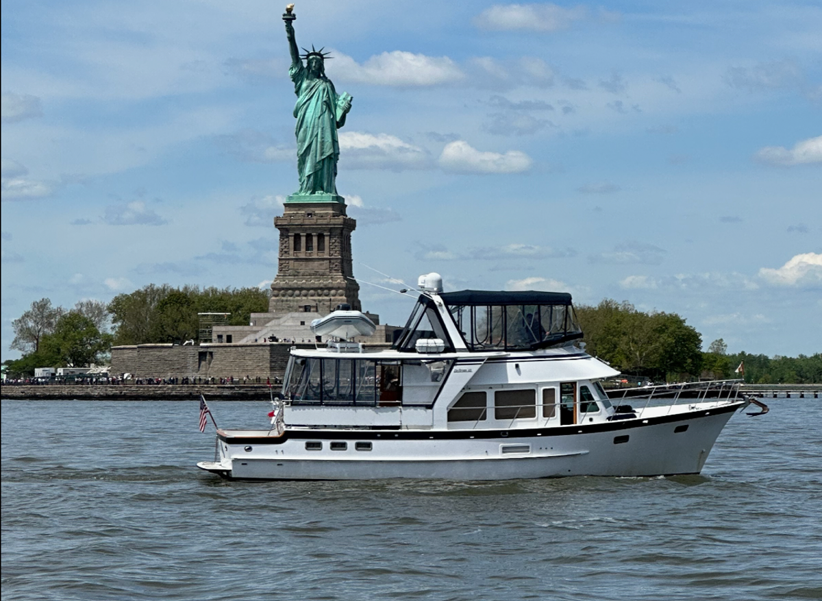 AGLCA | 2005 49ft CPMY Defever