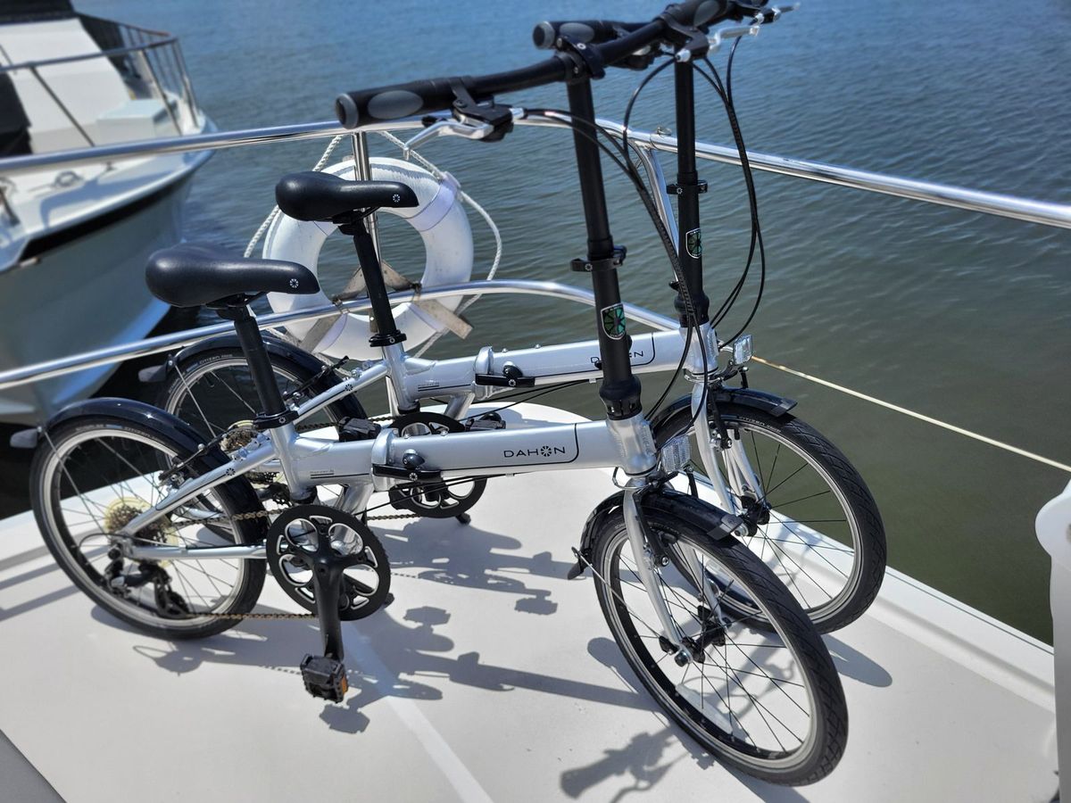 AGLCA | Dahon Mariner d8 Folding Bikes with Fenders and Storage Bags ...