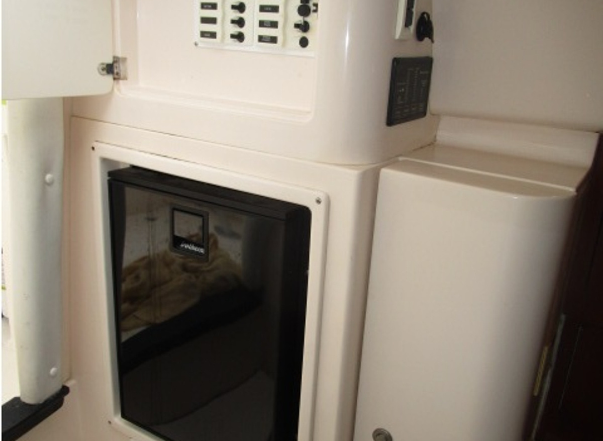 AGLCA | 34 Intrepid 348 Walkaround 2001 "No Name"